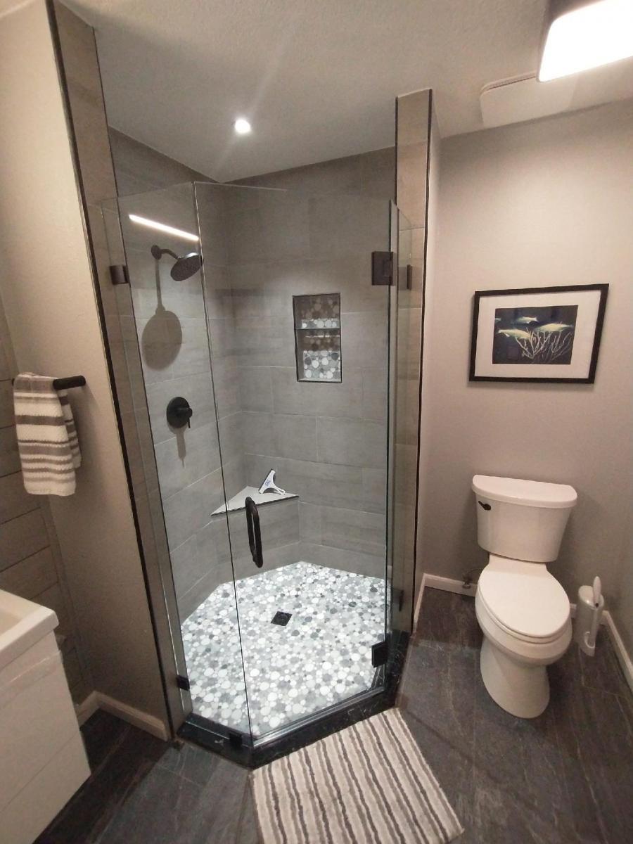 Neo Angled Enclosures · Glass And Mirror Company Englewood Fl